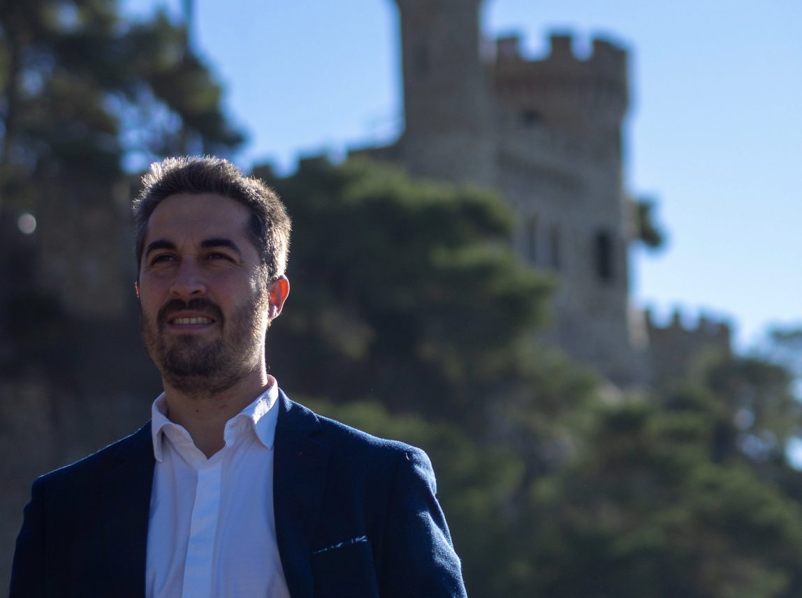 Albert Robert invita a la población para la presentación de su nuevo ...