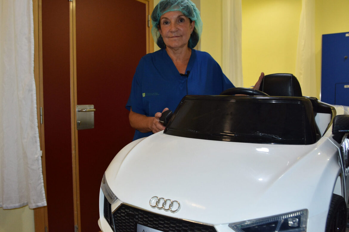 Una infermera de l’Hospital de Calella dona un cotxe teledirigit perquè ...
